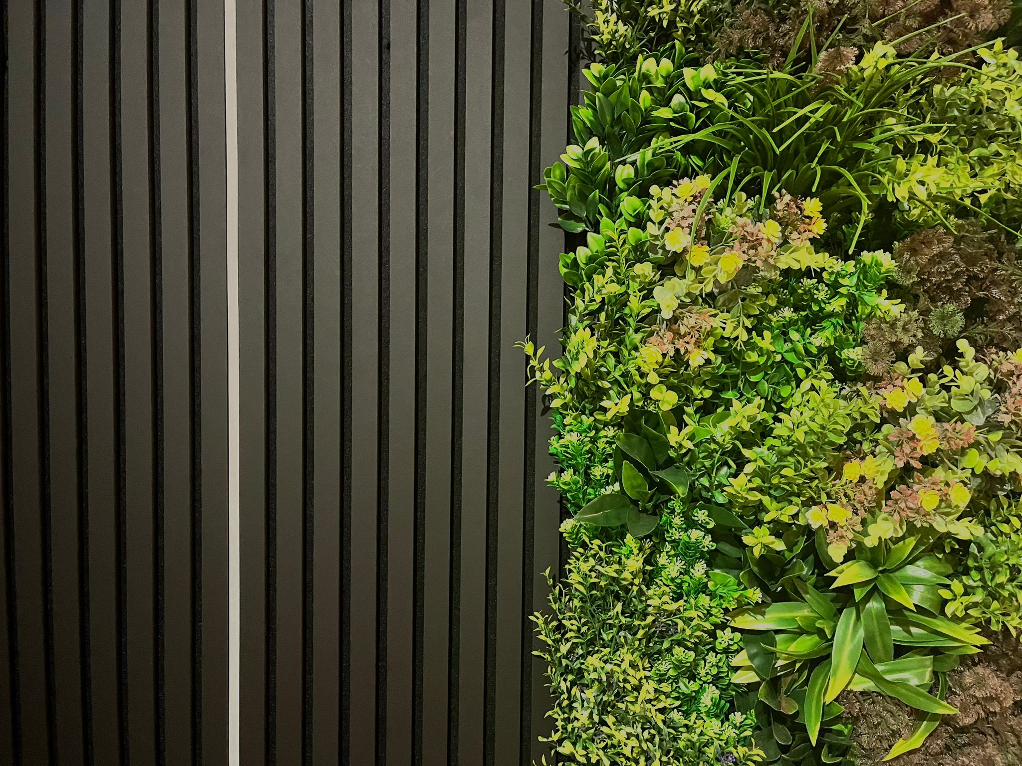 Artificial Green Wall Panels and Wood Wall Panelling: Perfect ...